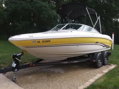 2003 Sea Ray 200 BR Select powerboat for sale in Iowa