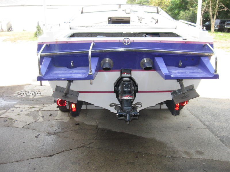 1992 CHECKMATE 251 CONVINCOR powerboat for sale in Michigan