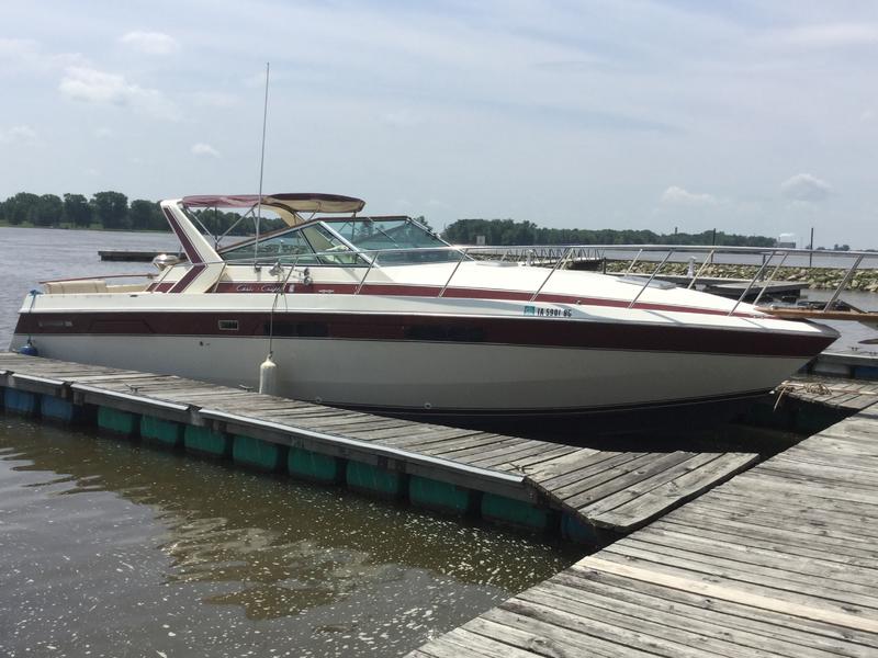 1986 Chris Craft Commander 336 powerboat for sale in Iowa
