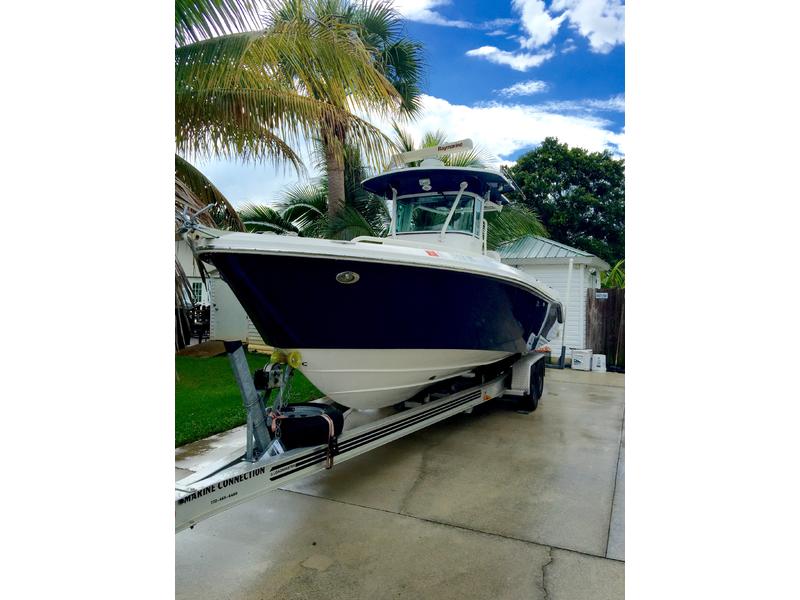 2007 Everglades 260cc powerboat for sale in Florida