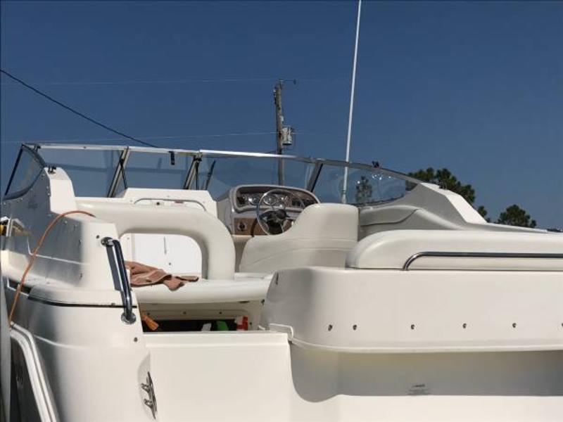 1999 Wellcraft Martinique 2400 powerboat for sale in Florida