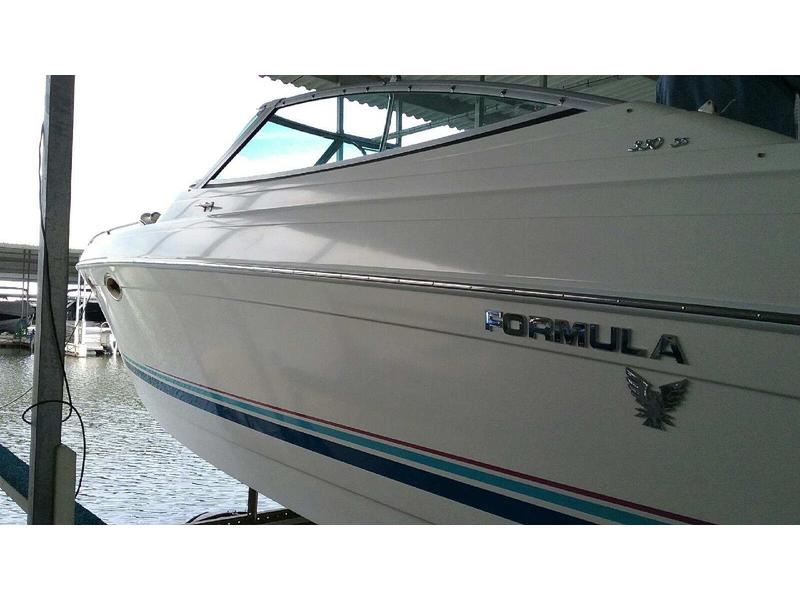 1998 Formula 330 Sunsport powerboat for sale in Texas