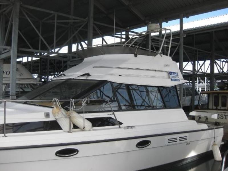 1988 Bayliner 3450 Convertible powerboat for sale in Washington