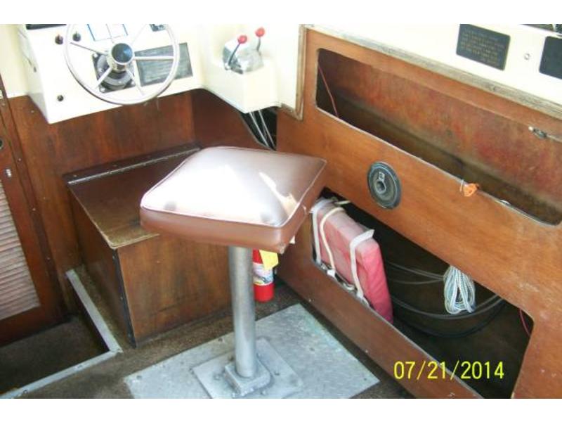 1983 Sportcraft 300 Sportfisherman powerboat for sale in Wisconsin