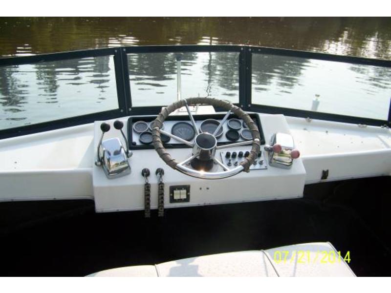 1983 Sportcraft 300 Sportfisherman powerboat for sale in Wisconsin