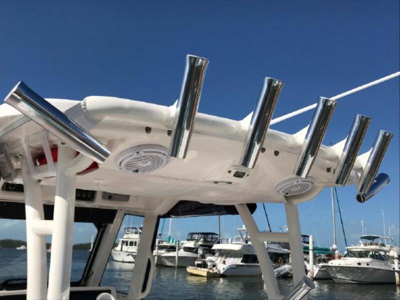 2015 Everglades 325 CC powerboat for sale in Florida