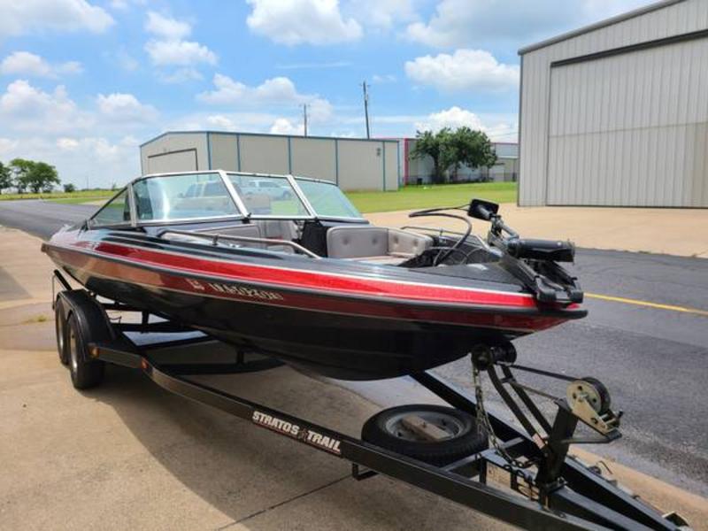 1998 Stratos 290 Fish and Ski powerboat for sale in Texas