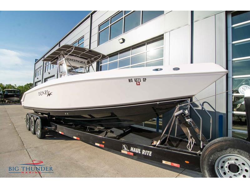 2005 Donzi 32 ZF powerboat for sale in Missouri